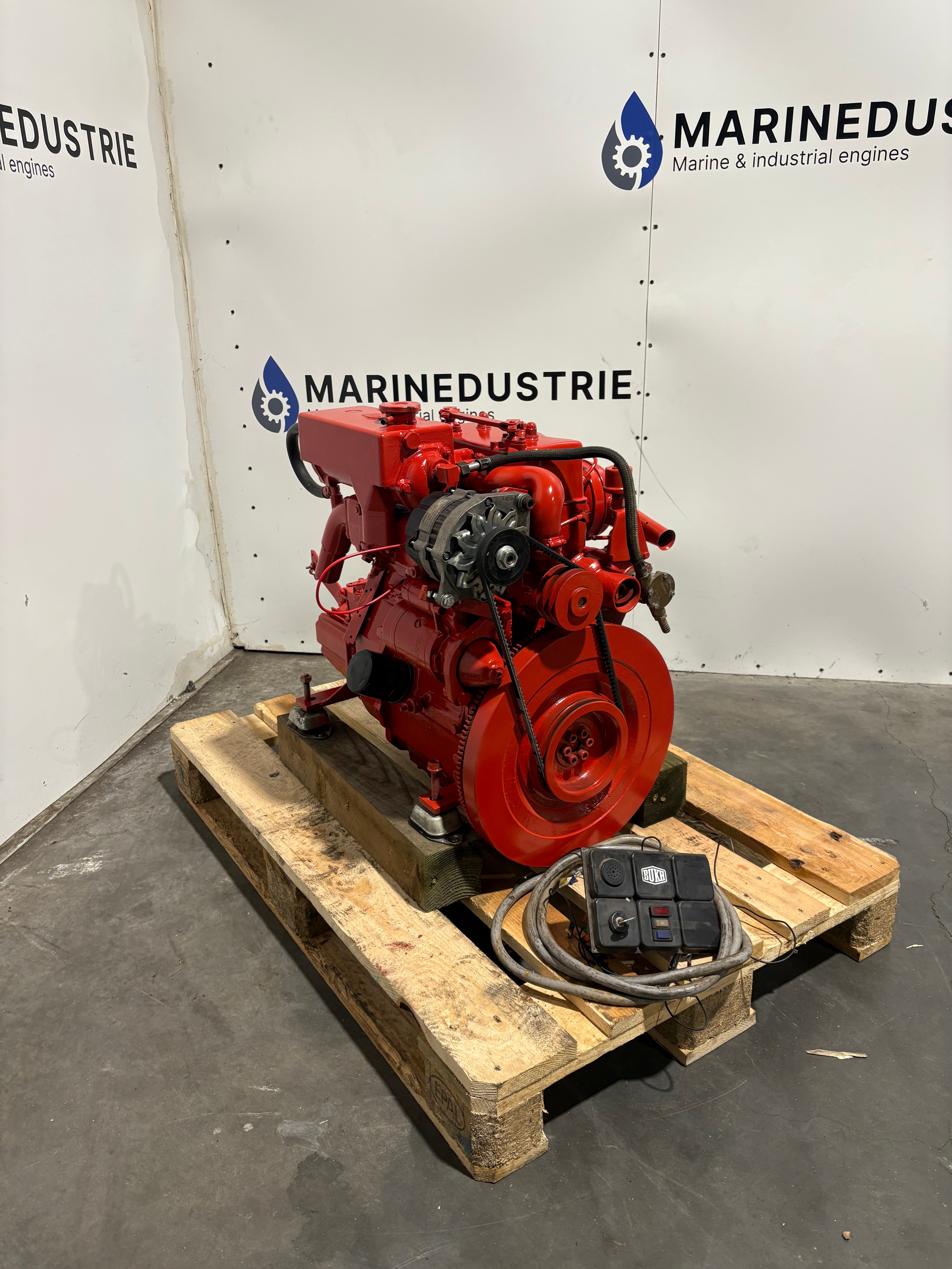 Bukh DV20 marine engine with heat exchanger and reversing clutch ...