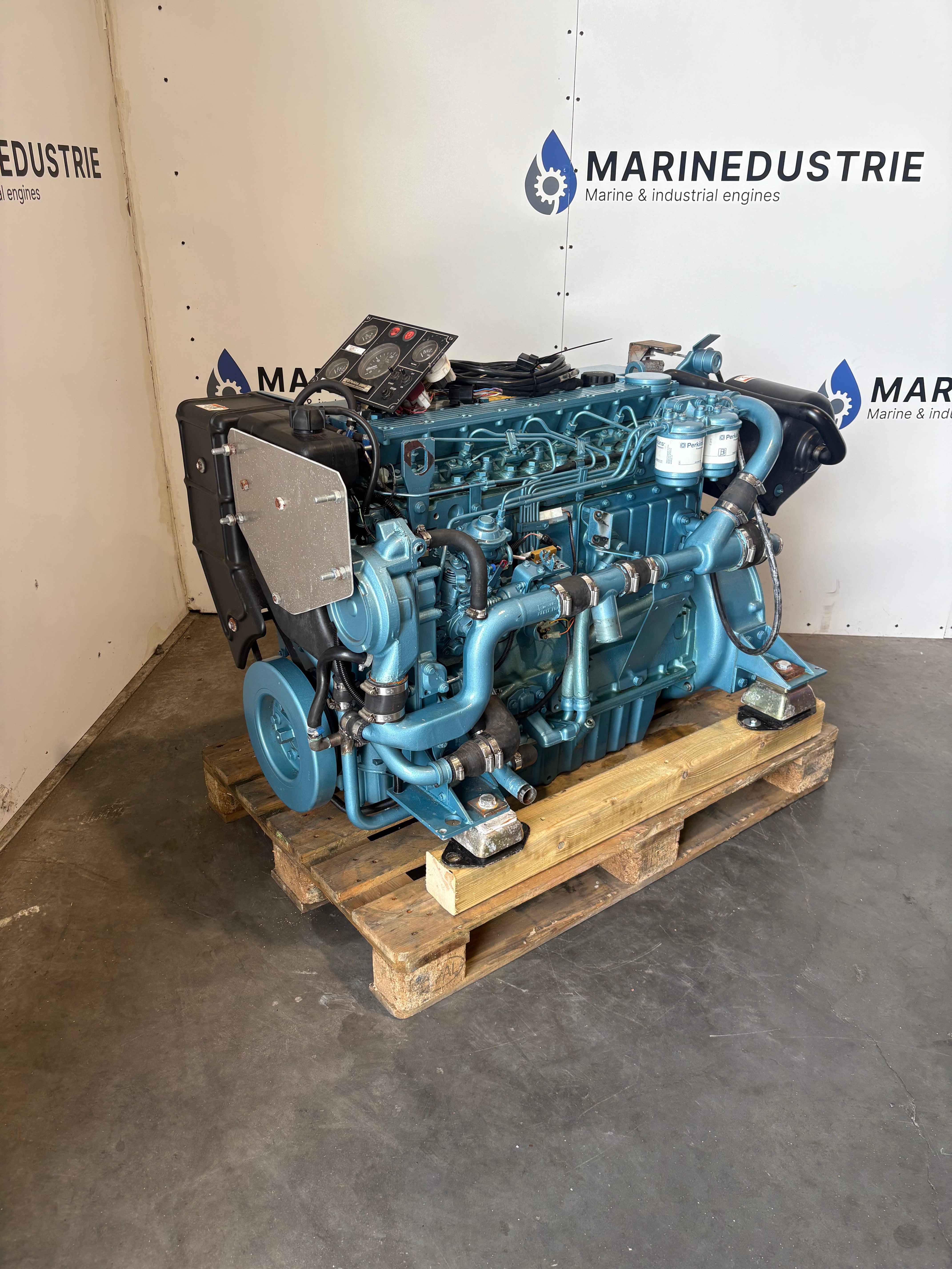 Perkins M185C Marine Engine 190HP | Perkins Sabré inboard engine ...